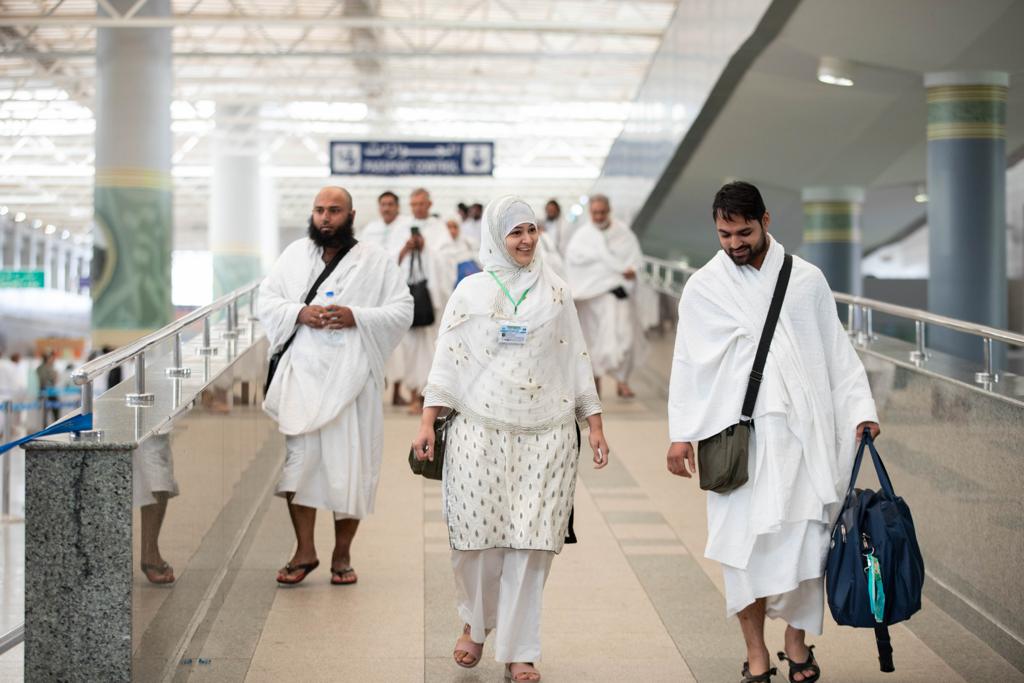 World skies during Hajj: Aircraft compass points to Saudi Arabia ...