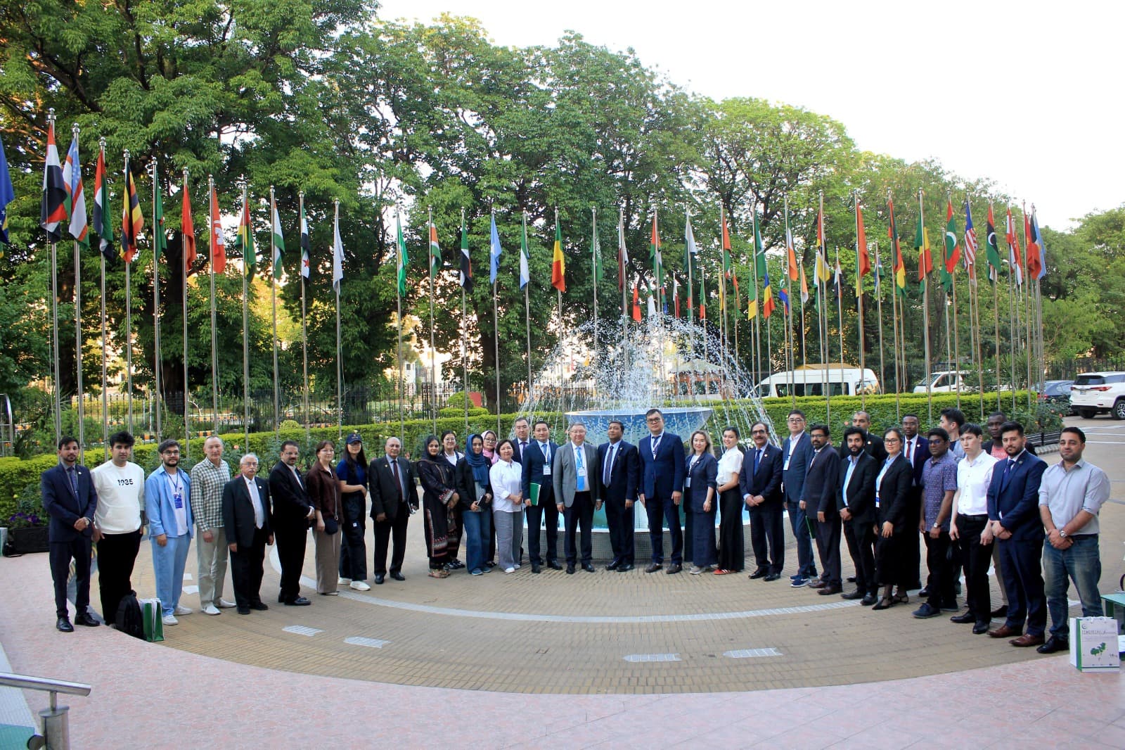 Uma delegação de universidades cazaques visita o Secretariado da ...