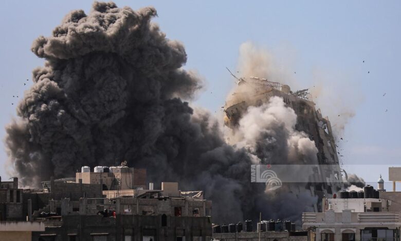 Martyres et vulnerati a continuis globulis et bombardamentis ...