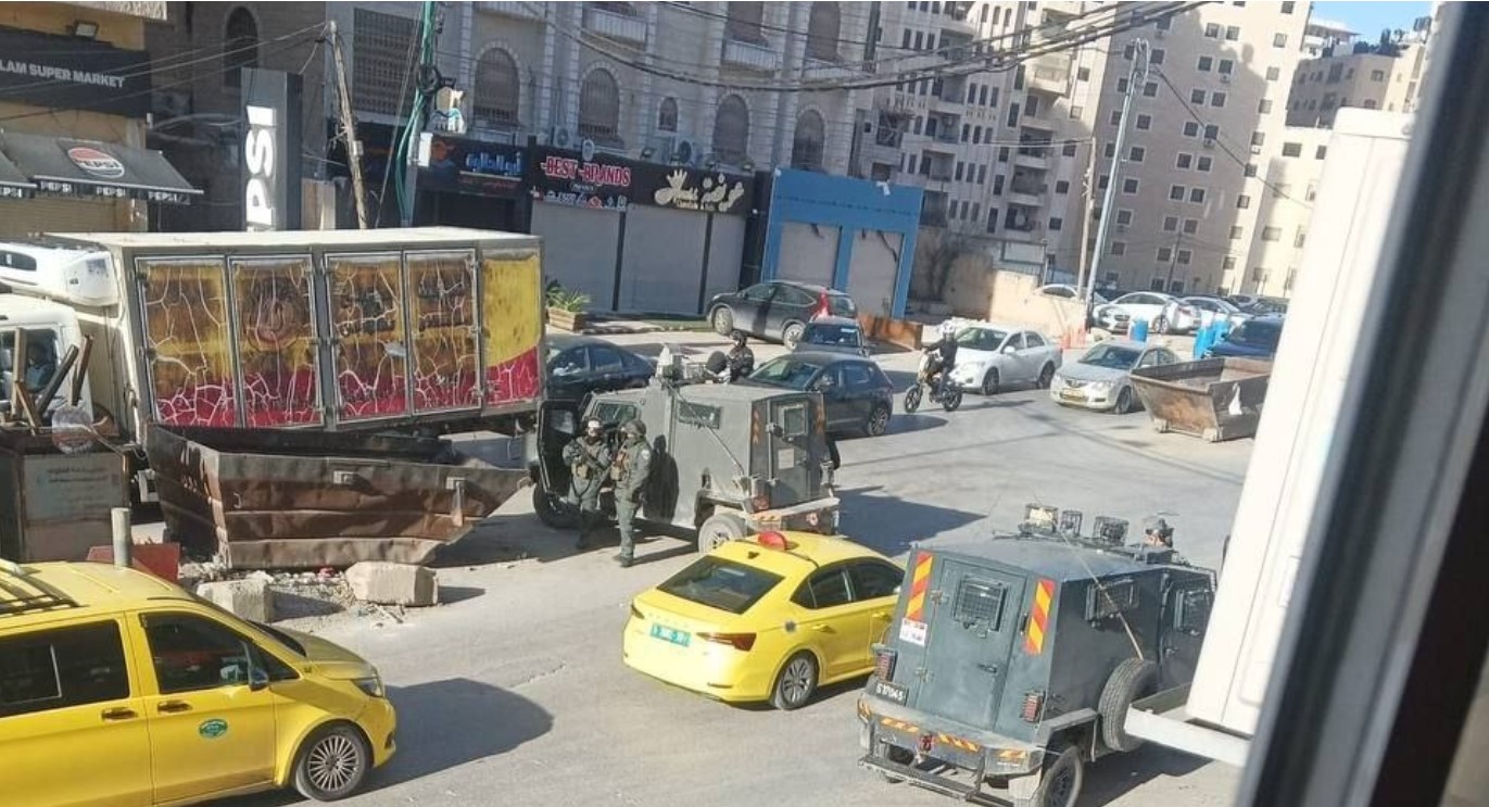 Israeli occupation forces raid the vicinity of Qalandiya refugee camp ...